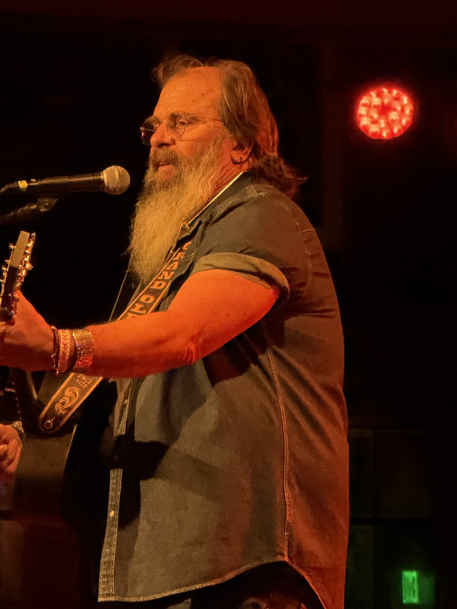 Steve Earle – A Troubadour and A Treasure Stops in for a Solo Show ...